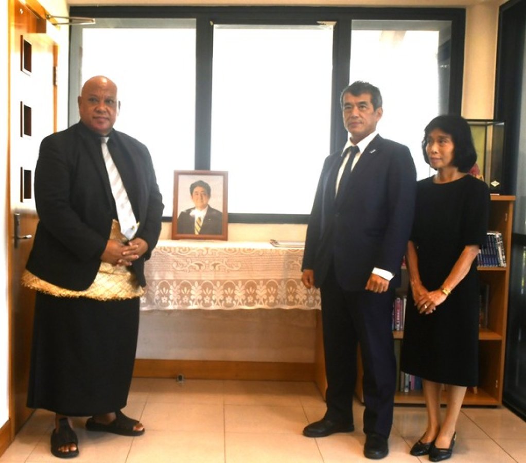 Condolence call at the Japanese Embassy Office in Nuku’alofa by Lord ...
